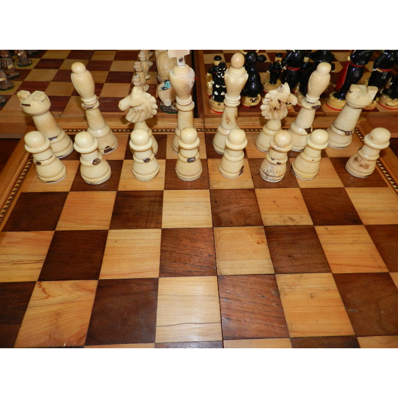 Scacchiere in Tagua e legno