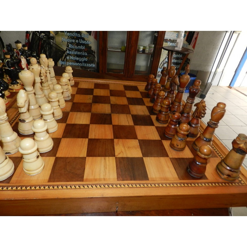 Scacchiere in Tagua e legno